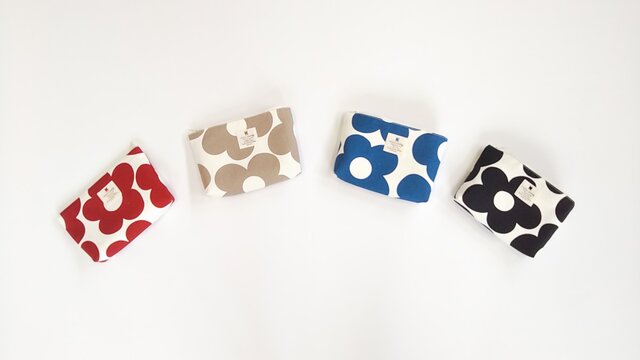 花柄のポーチ ＋〖 notice 〗 青 | iichi 日々の暮らしを心地よくするハンドメイドやアンティークのマーケットプレイス