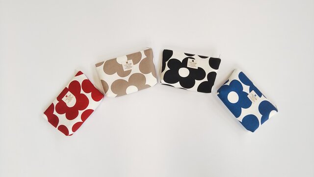 花柄のポーチ ＋〖 notice 〗 黒 | iichi 日々の暮らしを心地よくするハンドメイドやアンティークのマーケットプレイス