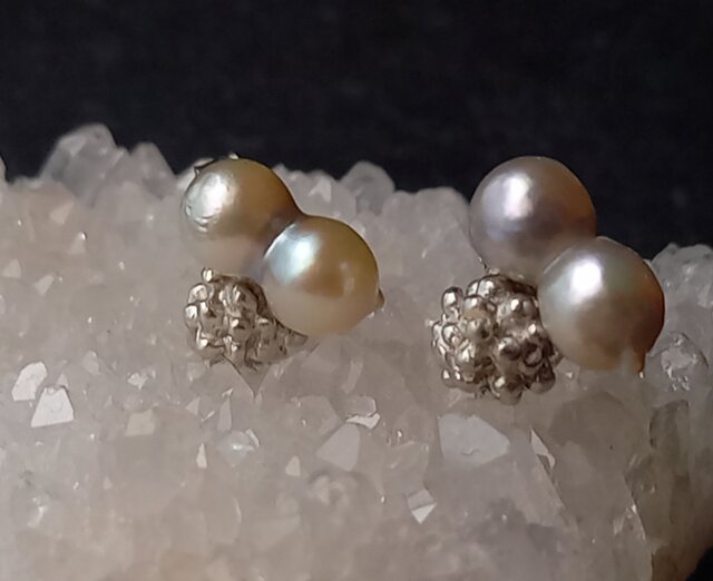 Utoka ☆ 双子ちゃんと実 ピアス 2way | iichi 日々の暮らしを心地よくするハンドメイドやアンティークのマーケットプレイス