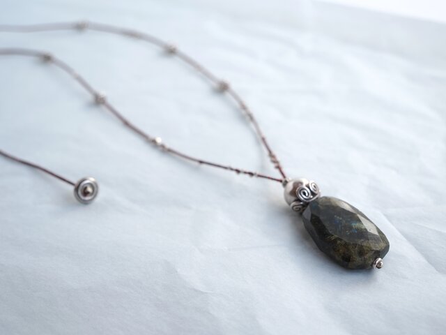 -Labradorite- long code pendant | iichi 日々の暮らしを心地よくするハンドメイドやアンティークのマーケットプレイス