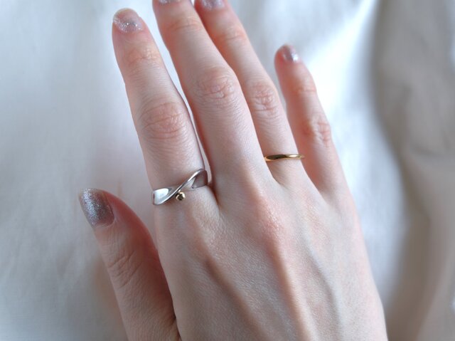 lítið veifa ring：2本セットリング シルバー＆ゴールド silver925 K18GP | iichi 日々の暮らしを心地よくするハンドメイドやアンティークのマーケットプレイス