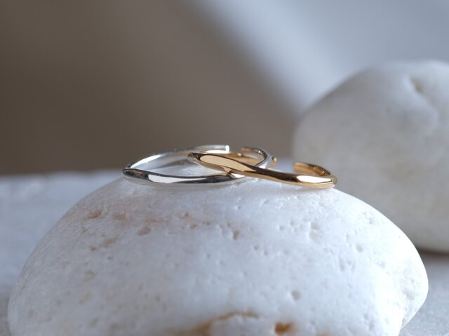 lítið veifa ring：2本セットリング シルバー＆ゴールド silver925 K18GP | iichi 日々の暮らしを心地よくするハンドメイドやアンティークのマーケットプレイス