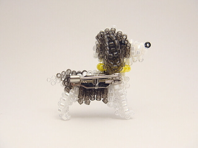 イングリッシュコッカースパニエルのビーズブローチ（立ち） | iichi 日々の暮らしを心地よくするハンドメイドやアンティークのマーケットプレイス