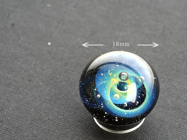 ガラスの”宇宙”オブジェ 18mm【B0475】 | iichi 日々の暮らしを心地よくするハンドメイドやアンティークのマーケットプレイス