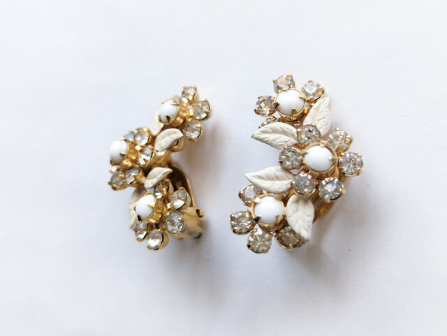 WEISS ホワイトフラワー ブレスレットセット | iichi 日々の暮らしを心地よくするハンドメイドやアンティークのマーケットプレイス