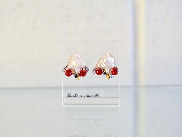 マルチカラー淡水パールピアスB | iichi 日々の暮らしを心地よくするハンドメイドやアンティークのマーケットプレイス