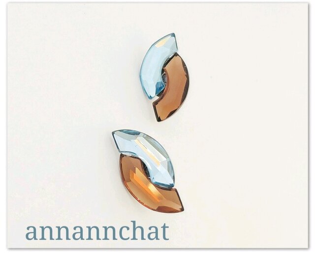 スワロフスキー Eclipse 2色 スモークトパーズ＆アクアマリン ピアス】水色 茶 大21mm | iichi 日々の暮らしを心地よくするハンドメイドやアンティークのマーケットプレイス