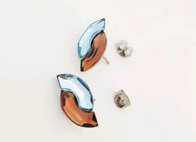 スワロフスキー Eclipse 2色 スモークトパーズ＆アクアマリン ピアス】水色 茶 大21mm | iichi 日々の暮らしを心地よくするハンドメイドやアンティークのマーケットプレイス