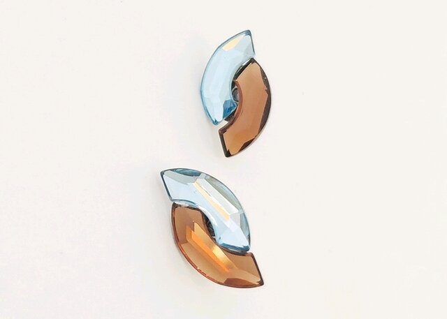 スワロフスキー Eclipse 2色 スモークトパーズ＆アクアマリン ピアス】水色 茶 大21mm | iichi 日々の暮らしを心地よくするハンドメイドやアンティークのマーケットプレイス