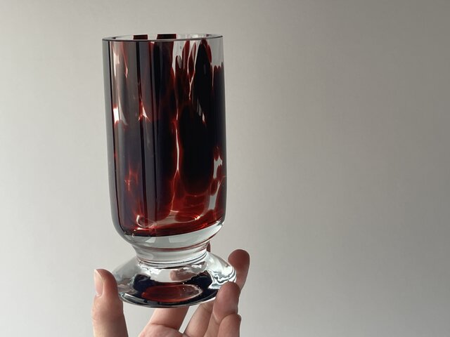 【Studiolasi】オックスブラッドカラーのヴィンテージ フラワーベース・スタジオラシ 花器 | iichi 日々の暮らしを心地よくするハンドメイドやアンティークのマーケットプレイス