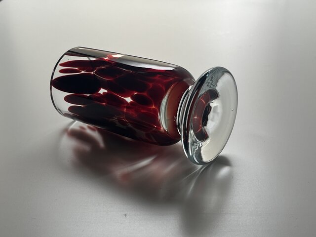 【Studiolasi】オックスブラッドカラーのヴィンテージ フラワーベース・スタジオラシ 花器 | iichi 日々の暮らしを心地よくするハンドメイドやアンティークのマーケットプレイス