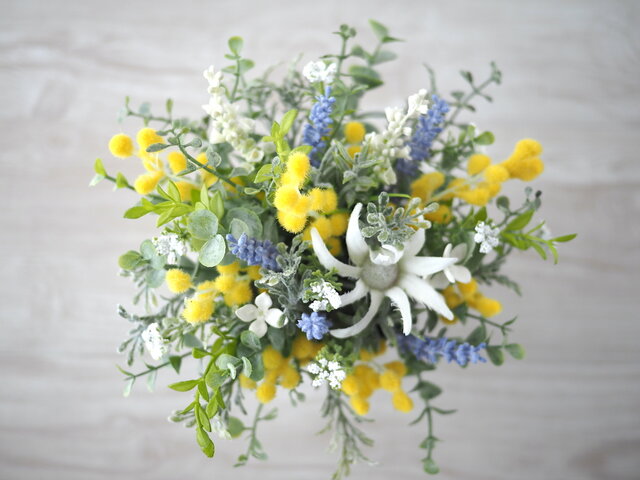 ミモザとラベンダーのアレンジメント -Artificial flower- | iichi 日々の暮らしを心地よくするハンドメイドやアンティークのマーケットプレイス