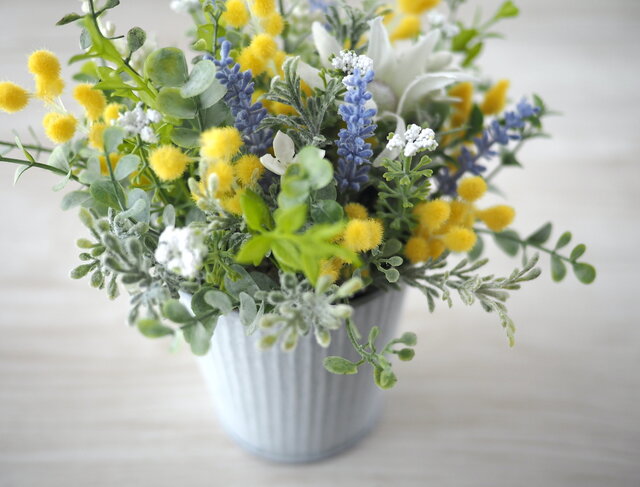 ミモザとラベンダーのアレンジメント -Artificial flower- | iichi 日々の暮らしを心地よくするハンドメイドやアンティークのマーケットプレイス