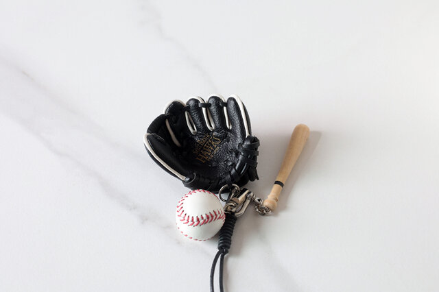 【野球】可愛い 本革レザーチャーム 鞄のチャーム | iichi 日々の暮らしを心地よくするハンドメイドやアンティークのマーケットプレイス