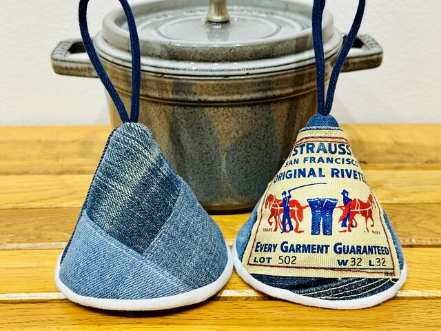三角鍋つかみ★staub ストウブ ホーロー デニムリメイク | iichi 日々の暮らしを心地よくするハンドメイドやアンティークのマーケットプレイス