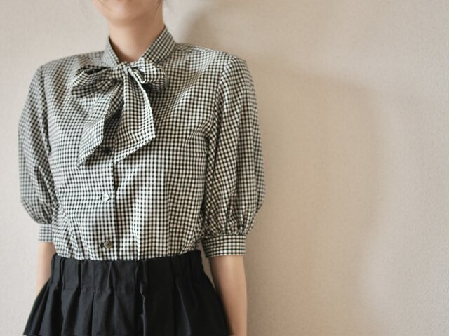 ギンガムチェック ️ボウタイブラウス No.308 | iichi 日々の暮らしを心地よくするハンドメイドやアンティークのマーケットプレイス