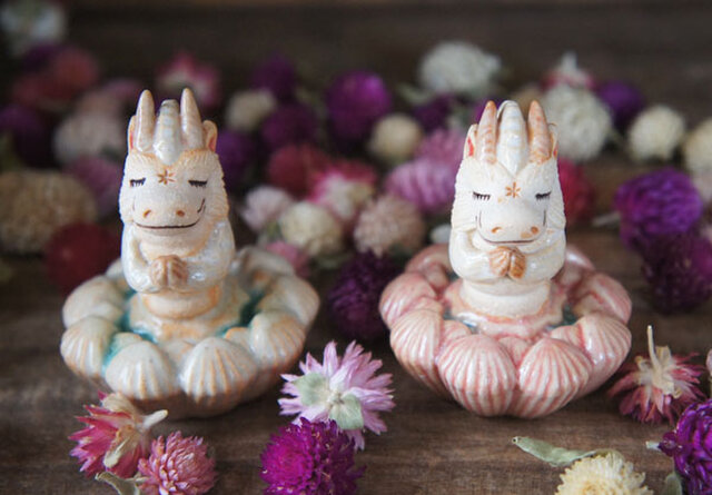 【陶器のちいさな祈る龍】白龍*w-renge*ma | iichi 日々の暮らしを心地よくするハンドメイドやアンティークのマーケットプレイス