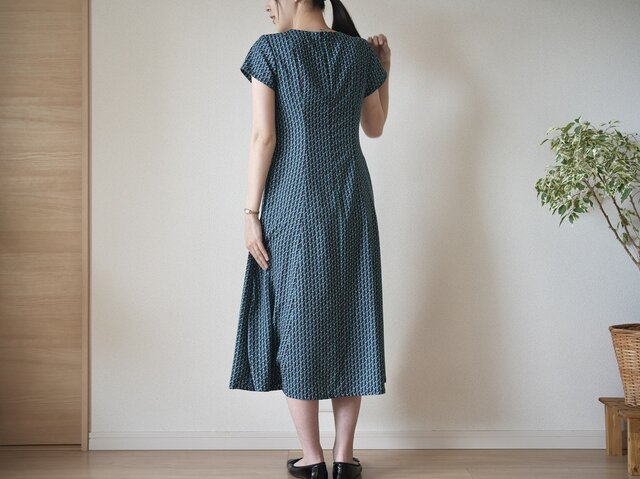 プリンセスラインの幾何柄ワンピース グリーン系 No.310 | iichi 日々の暮らしを心地よくするハンドメイドやアンティークのマーケットプレイス