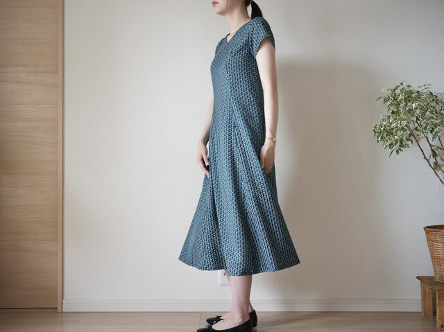 プリンセスラインの幾何柄ワンピース グリーン系 No.310 | iichi 日々の暮らしを心地よくするハンドメイドやアンティークのマーケットプレイス