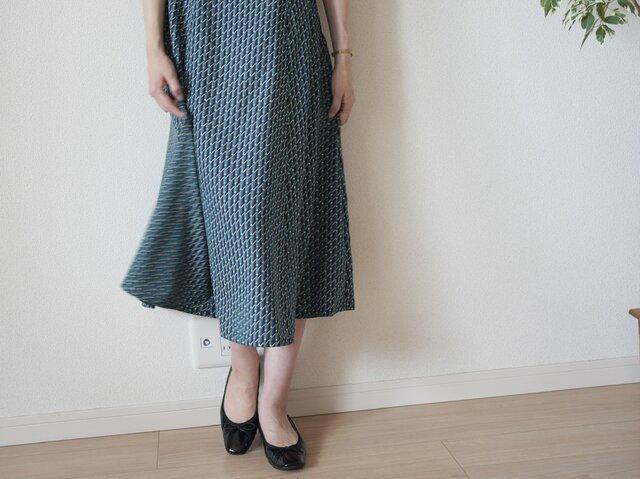 プリンセスラインの幾何柄ワンピース グリーン系 No.310 | iichi 日々の暮らしを心地よくするハンドメイドやアンティークのマーケットプレイス