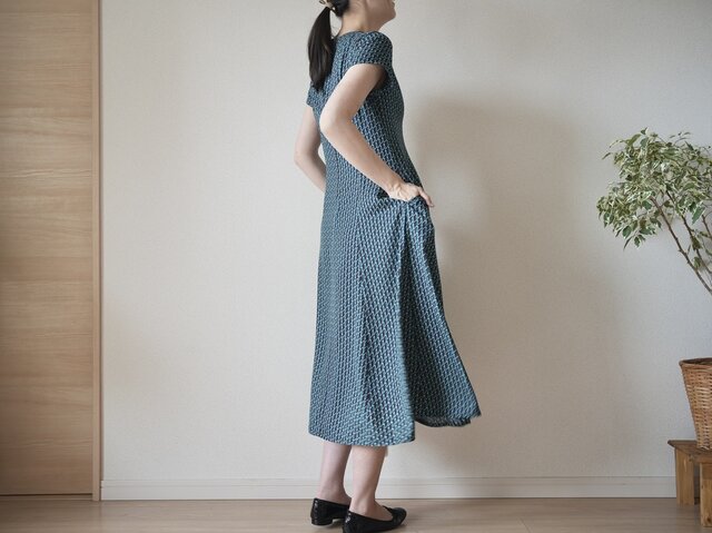 プリンセスラインの幾何柄ワンピース グリーン系 No.310 | iichi 日々の暮らしを心地よくするハンドメイドやアンティークのマーケットプレイス