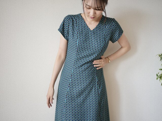 プリンセスラインの幾何柄ワンピース グリーン系 No.310 | iichi 日々の暮らしを心地よくするハンドメイドやアンティークのマーケットプレイス