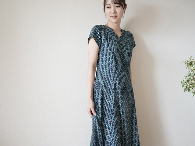 プリンセスラインの幾何柄ワンピース グリーン系 No.310 | iichi 日々の暮らしを心地よくするハンドメイドやアンティークのマーケットプレイス