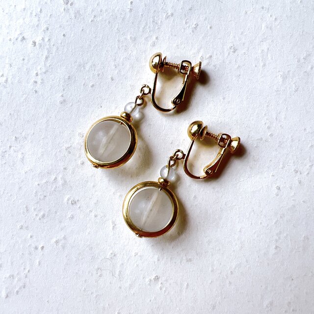 Y817-ヴィンテージイヤリング・U.K. 1980s Matte cloudy acrylic beads | iichi 日々の暮らしを心地よくするハンドメイドやアンティークのマーケットプレイス