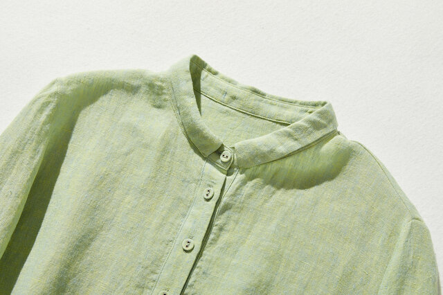 ニュアンスのある生地感が目を惹く フランス製リネンプルオーダー シャツブラウス 少し淡い黄緑色 240404-2 | iichi 日々の暮らしを心地よくするハンドメイドやアンティークの ...