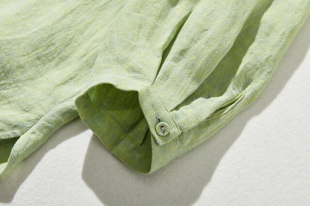 ニュアンスのある生地感が目を惹く フランス製リネンプルオーダー シャツブラウス 少し淡い黄緑色 240404-2 | iichi 日々の暮らしを心地よくするハンドメイドやアンティークの ...