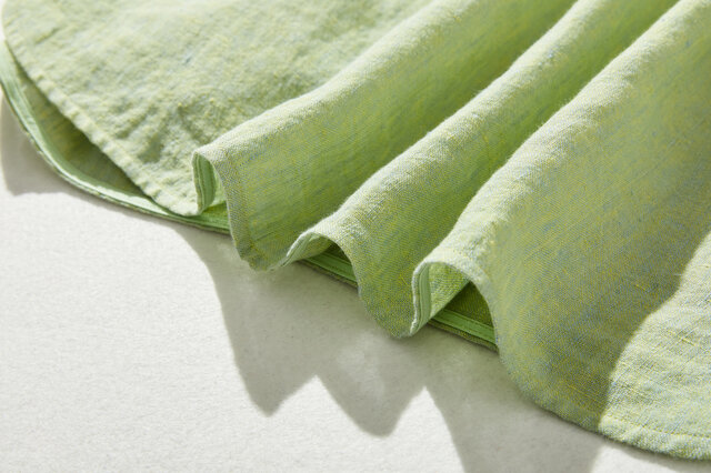 ニュアンスのある生地感が目を惹く フランス製リネンプルオーダー シャツブラウス 少し淡い黄緑色 240404-2 | iichi 日々の暮らしを心地よくするハンドメイドやアンティークの ...