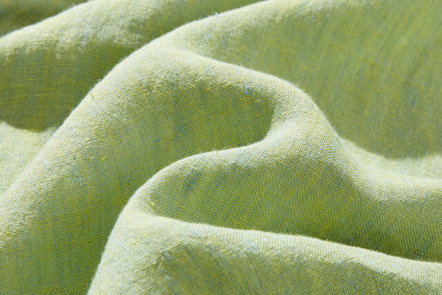 ニュアンスのある生地感が目を惹く フランス製リネンプルオーダー シャツブラウス 少し淡い黄緑色 240404-2 | iichi 日々の暮らしを心地よくするハンドメイドやアンティークの ...