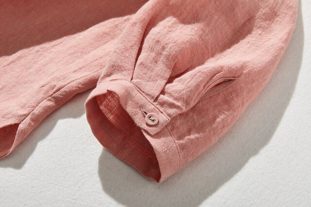 ニュアンスのある生地感が目を惹く フランス製リネンプルオーダー シャツブラウス 桃花色 240404-3 | iichi 日々の暮らしを心地よくするハンドメイドやアンティークのマーケットプレイス