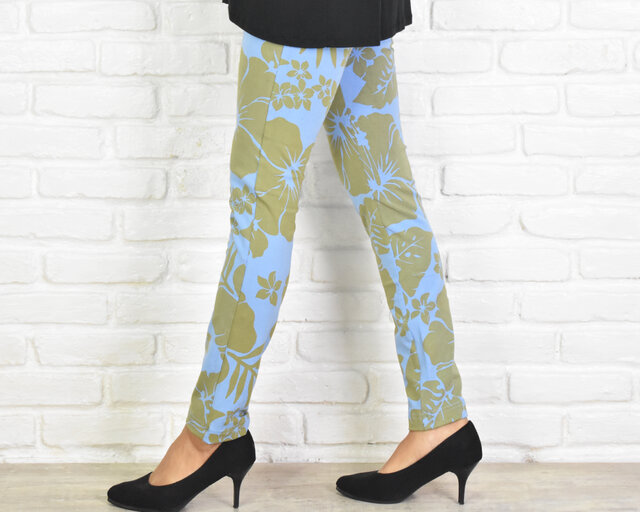 驚きの穿き心地！ハイビスカス柄スキニーストレートストレッチロングパンツ | iichi 日々の暮らしを心地よくするハンドメイドやアンティークのマーケットプレイス