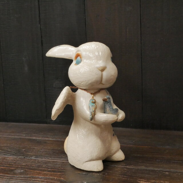 青色の瞳の葉影羽うさぎ no.22 | iichi 日々の暮らしを心地よくするハンドメイドやアンティークのマーケットプレイス