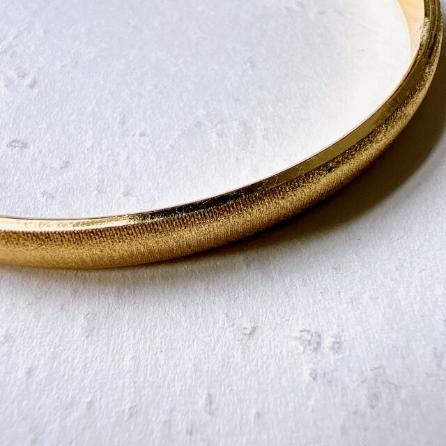 BM26-【 MONET 】モネ・ヴィンテージバングル 1970s Textured Gold Tone | iichi 日々の暮らしを心地よくするハンドメイドやアンティークのマーケットプレイス