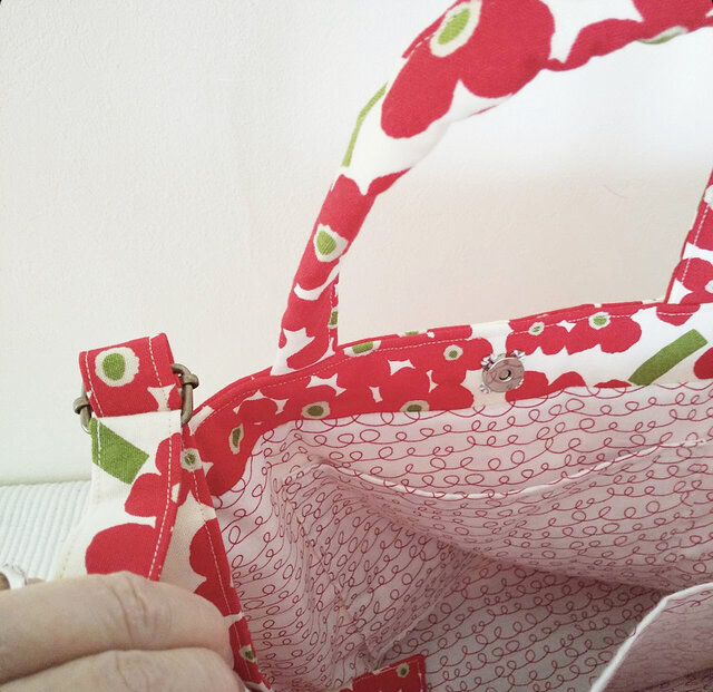 たっぷり入る♡2wayショルダーbag | iichi 日々の暮らしを心地よくするハンドメイドやアンティークのマーケットプレイス