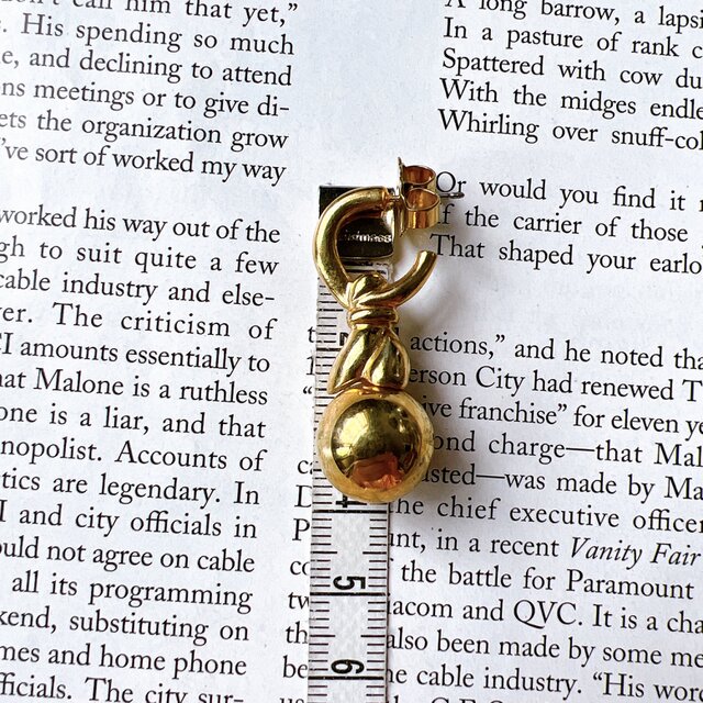 PA180-【 AVON 】エイボン・ヴィンテージピアス 1970〜80s Gold-tone ball dangling | iichi 日々の暮らしを心地よくするハンドメイドやアンティーク ...
