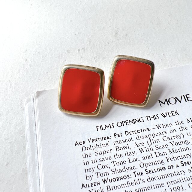 PM42-【 Monet 】モネ・ヴィンテージピアス Red Enamel and Gold Tone Rectangular | iichi 日々の暮らしを心地よくするハンドメイドや ...