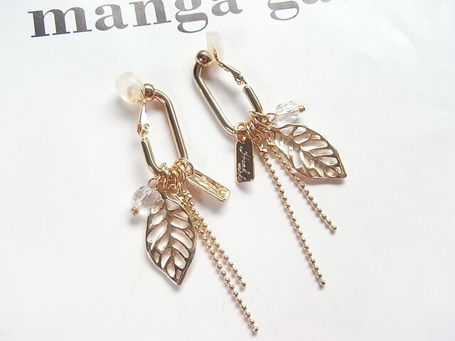 揺れる。素敵。フープイヤリング（リーフとチェーン）★3229★ | iichi 日々の暮らしを心地よくするハンドメイドやアンティークのマーケットプレイス