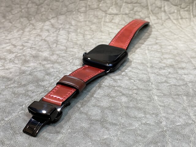 アップルウォッチベルト/オイルコードバン・レッド（For Apple Watch42/44/45/49mm）フルフラット仕様 | iichi 日々の暮らしを心地よくするハンドメイドや ...