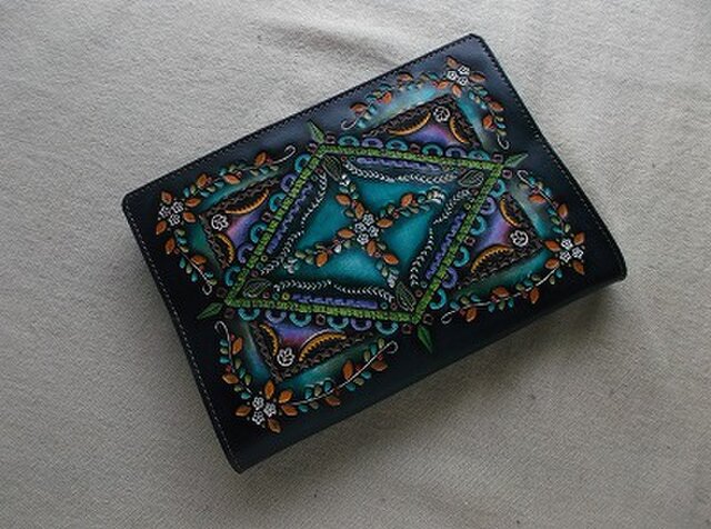 B6サイズブックカバー 手帳ノートカバー 刻印、拭き染め 牛革 | iichi 日々の暮らしを心地よくするハンドメイドやアンティークのマーケットプレイス