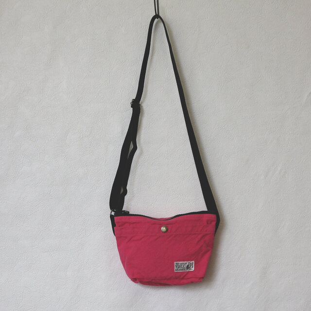 【2024春夏限定カラー】コンパクトショルダー・さくらんぼ(VC-47) | iichi 日々の暮らしを心地よくするハンドメイドやアンティークのマーケットプレイス