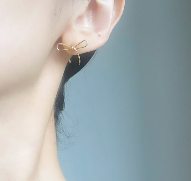 Ruban 14kgf スタッドピアス | iichi 日々の暮らしを心地よくするハンドメイドやアンティークのマーケットプレイス