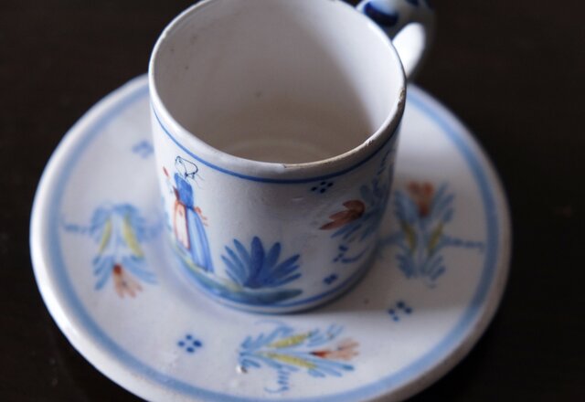 カンペール焼 デミタス カップ アンド ソーサー アンティーク 0501746 | iichi 日々の暮らしを心地よくするハンドメイドやアンティークのマーケットプレイス