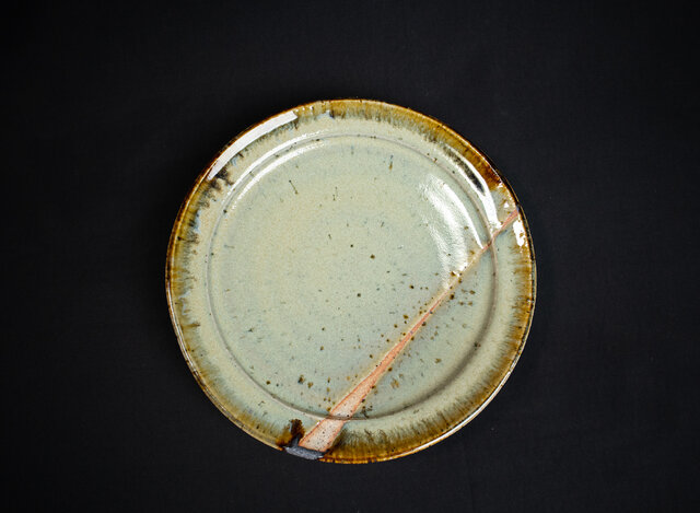 黄金窯変2024 7.2寸 いろいろ使いやすい平たい丸皿 | iichi 日々の暮らしを心地よくするハンドメイドやアンティークのマーケットプレイス