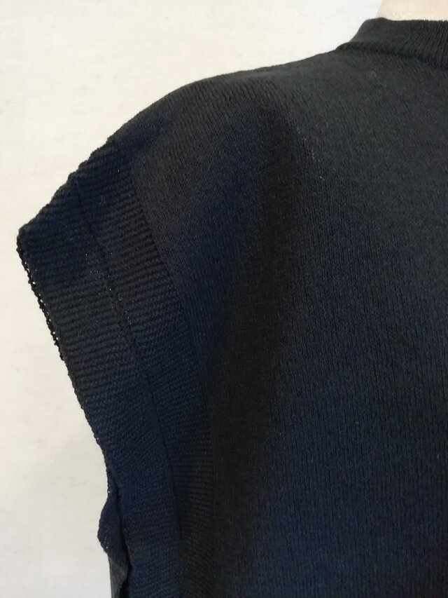 【新色】通気性 コットン100％ギマ加工 家庭で洗えるモックネックノースリ(01042) ブラック | iichi 日々の暮らしを心地よくするハンドメイドやアンティークのマーケットプレイス