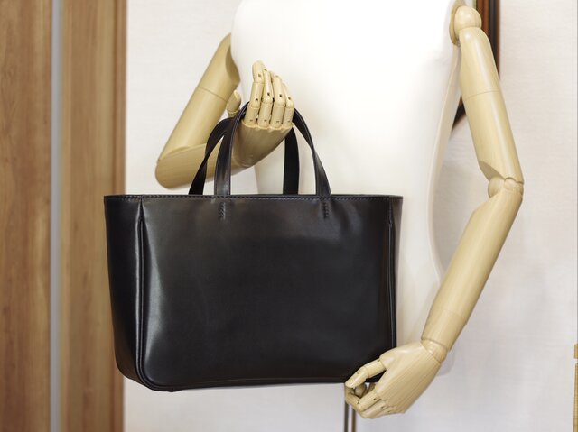 レザートートバッグ (A4サイズ) ブラック | iichi 日々の暮らしを心地よくするハンドメイドやアンティークのマーケットプレイス