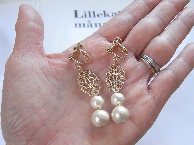 おしゃれなメタルパーツとコットンパールのイヤリング★3231 | iichi 日々の暮らしを心地よくするハンドメイドやアンティークのマーケットプレイス