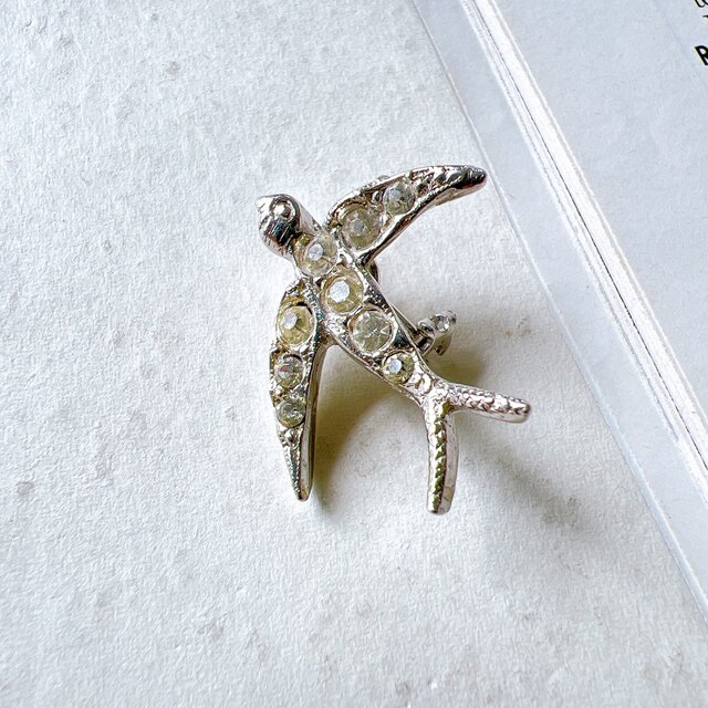 SC75-ヴィンテージブローチ・U.S.A. 1960〜70s Rhinestone swallow motif | iichi 日々の暮らしを心地よくするハンドメイドやアンティークの ...